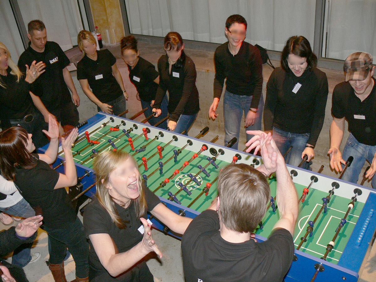 XXL Tisch Kicker mieten in Berlin Riesen TISCHKICKER im Verleih